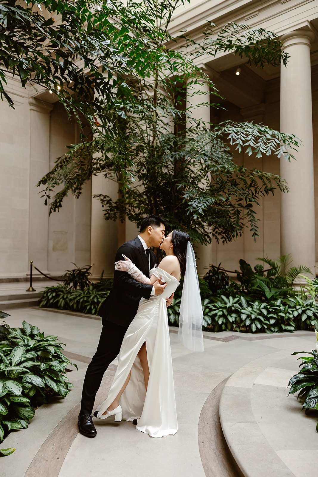 How to Elope at the National Gallery of Art - Juliana Wall Photography
